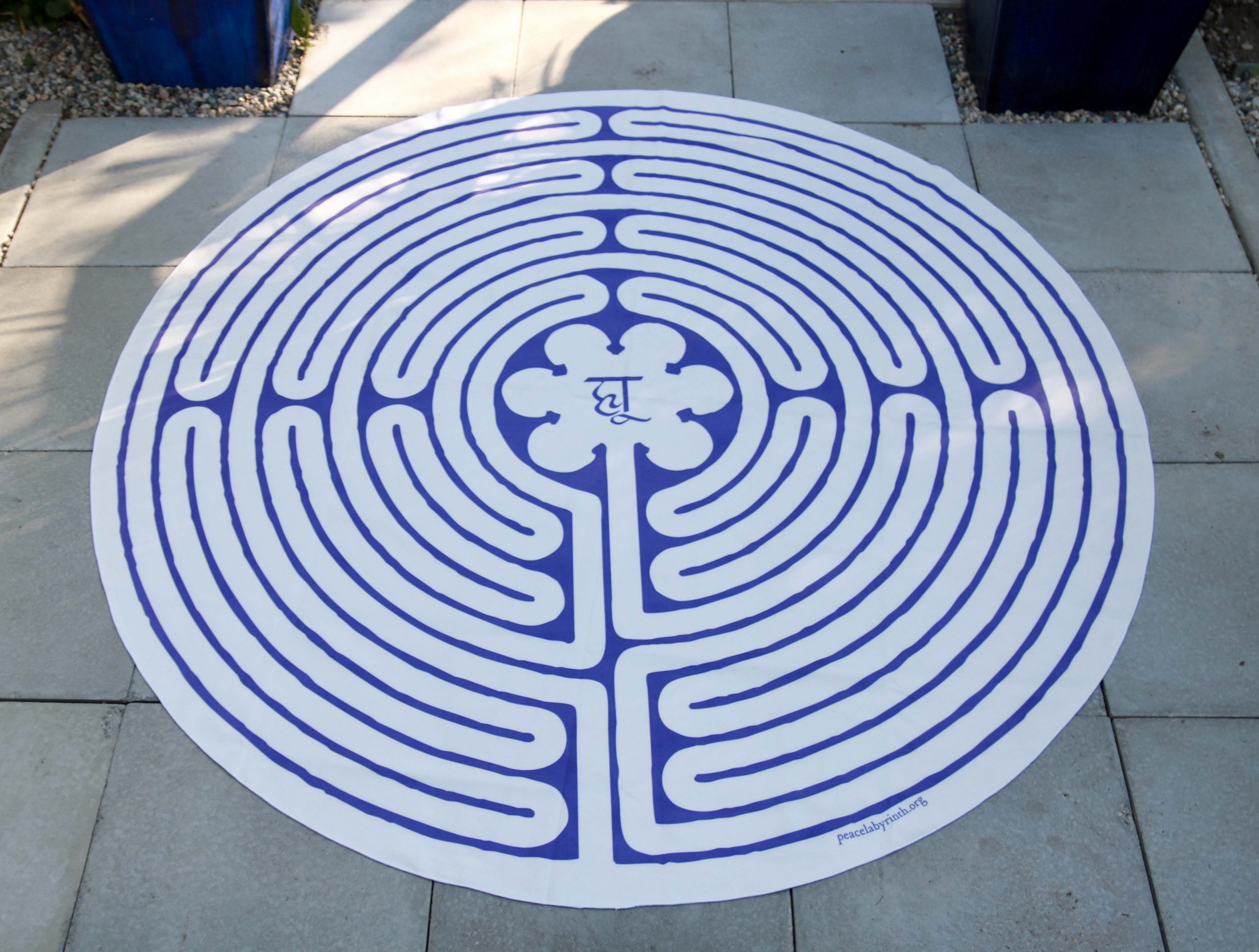 Round Labyrinth Blanket | MSIA Store